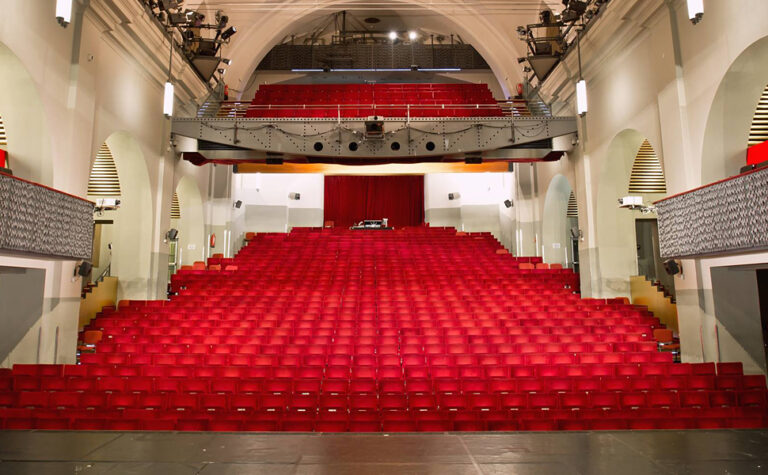 🎭Divadlo Hybernia 🎭 - program, vstupenky, obsazení